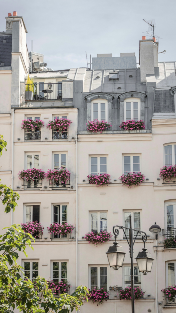 Free Paris Wallpapers for your iPhone and Desktop